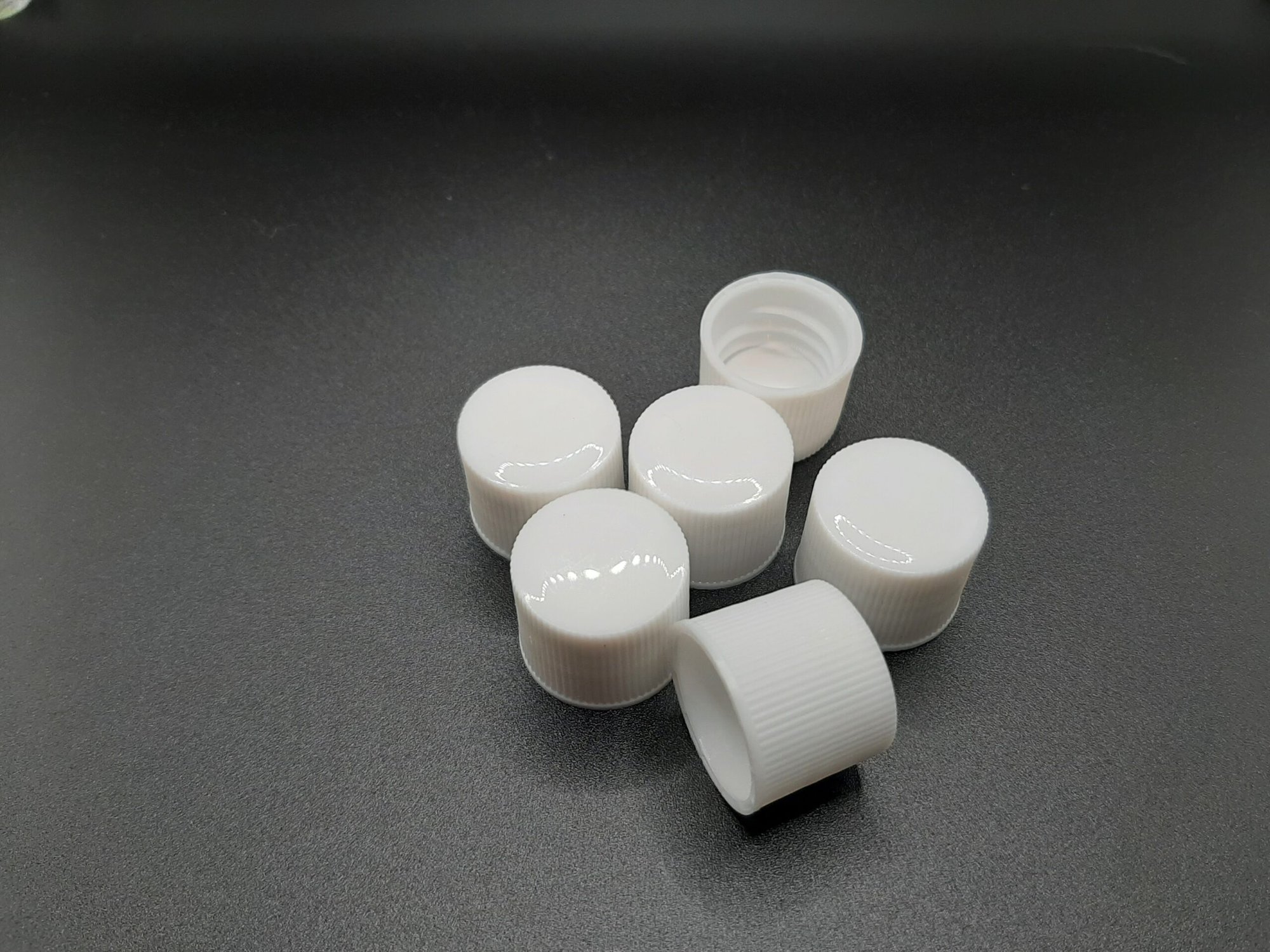 18mm Screw Cap With 415 Thread White Or Black IHS PP