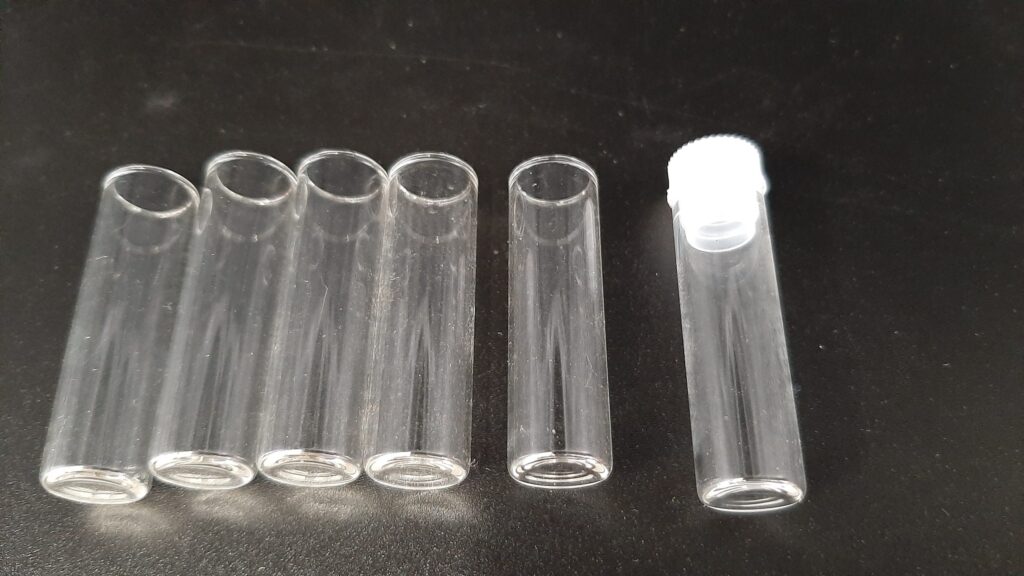 2ml Squat Specimen Vial, With Push In PE Stopper. Flat Base.